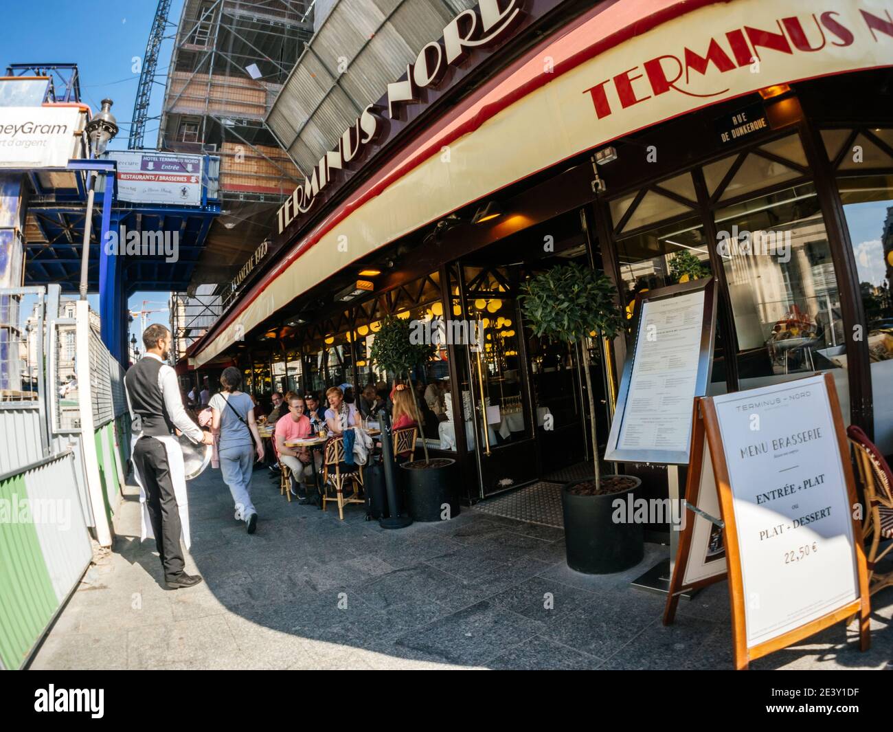 Traditional cafeteria paris france hi-res stock photography and images ...