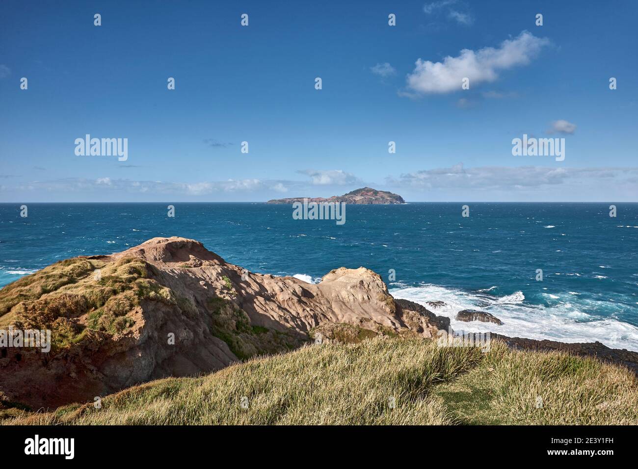 Rocks on cliff edge in foreground hi-res stock photography and images ...
