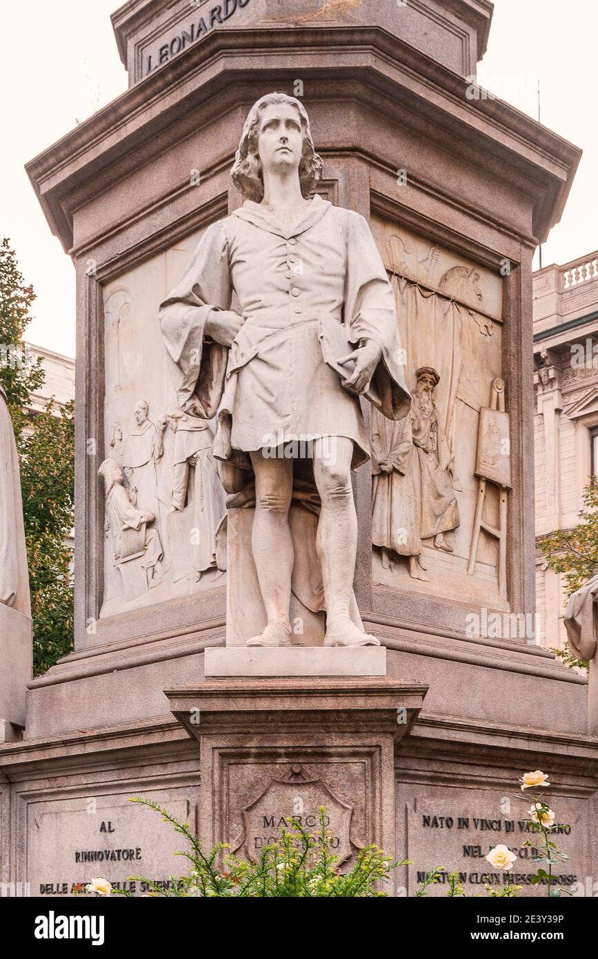 Leonardo da Vinci - Piazza della Scala Milano Italia Stock Photo - Alamy