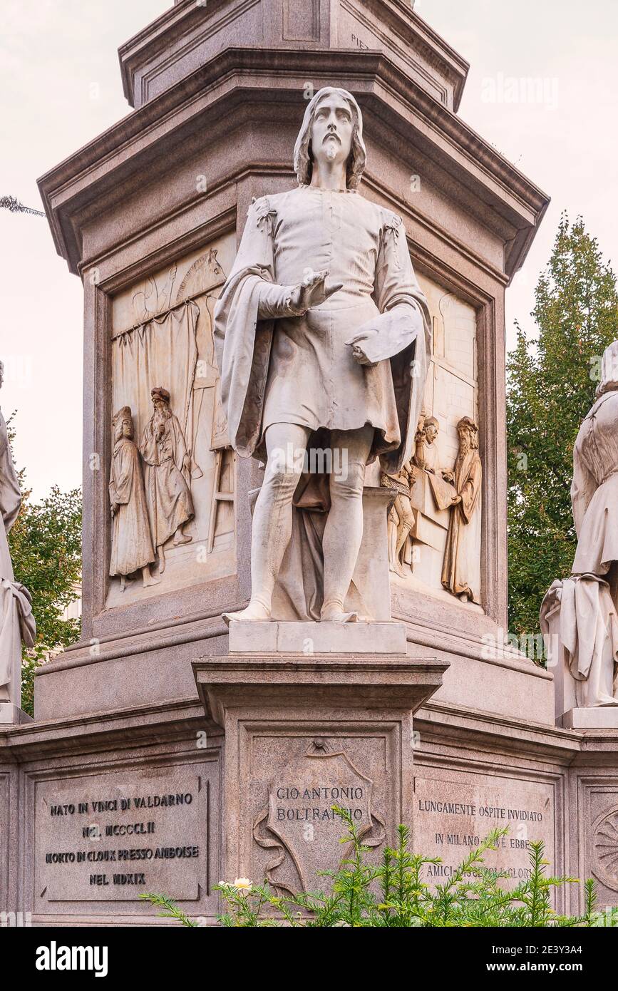 Leonardo da Vinci - Piazza della Scala Milano Italia Stock Photo - Alamy