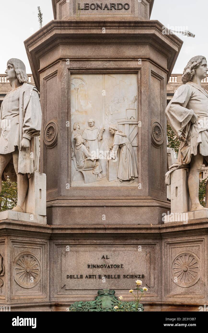 Leonardo da Vinci - Piazza della Scala Milano Italia Stock Photo - Alamy