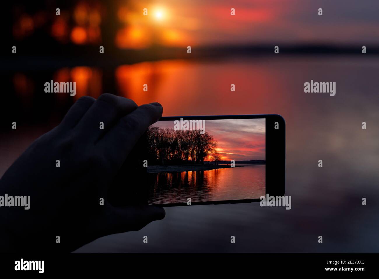 Waterfront sunset photoshoot hi-res stock photography and images - Alamy