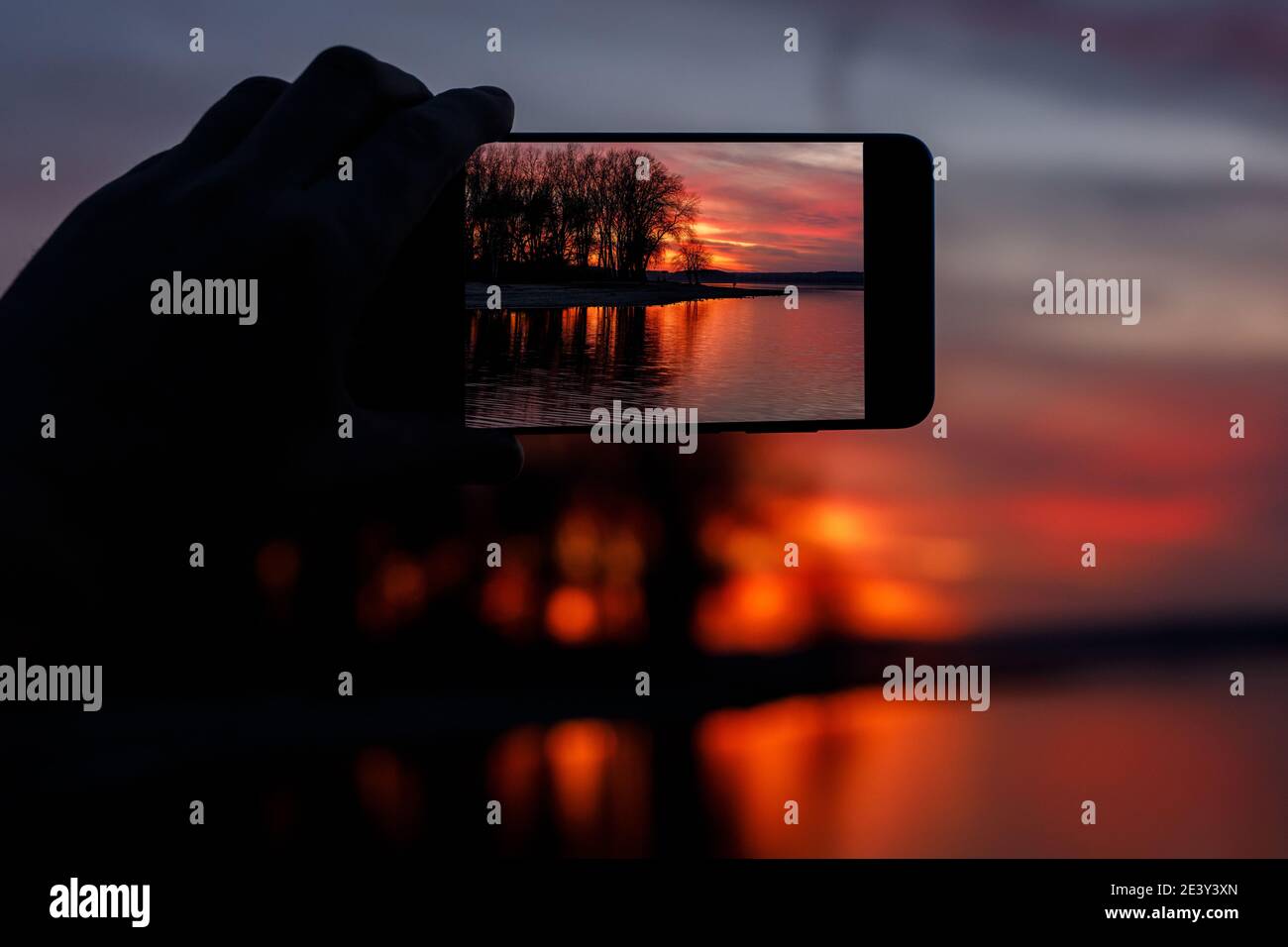 Waterfront sunset photoshoot hi-res stock photography and images - Alamy