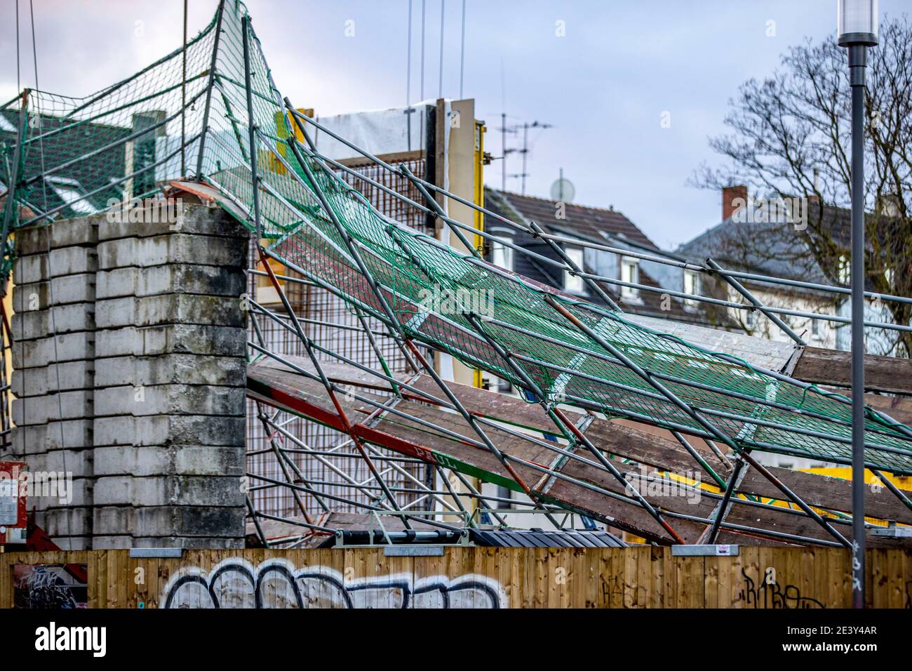 Goran storm low scaffolding carcass scaffolding school hi-res stock ...