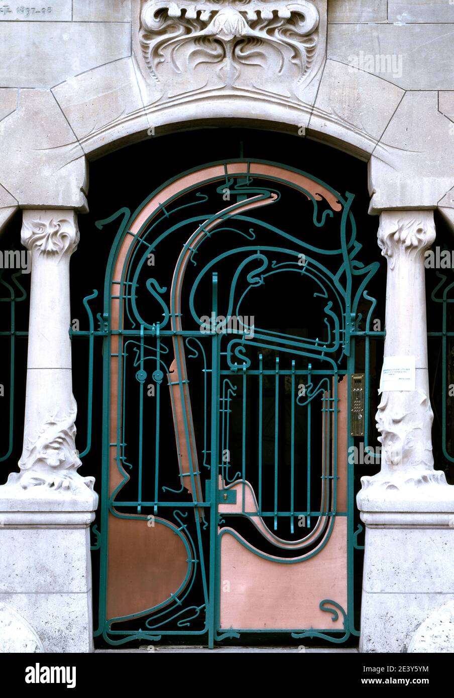 Rapp Paris High Resolution Stock Photography and Images - Alamy