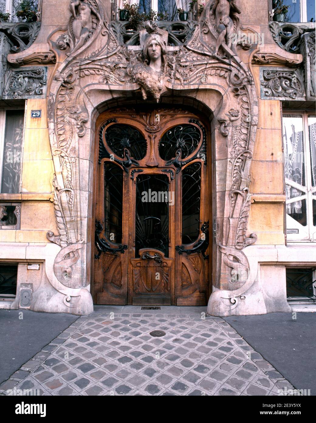 Rapp Paris High Resolution Stock Photography and Images - Alamy