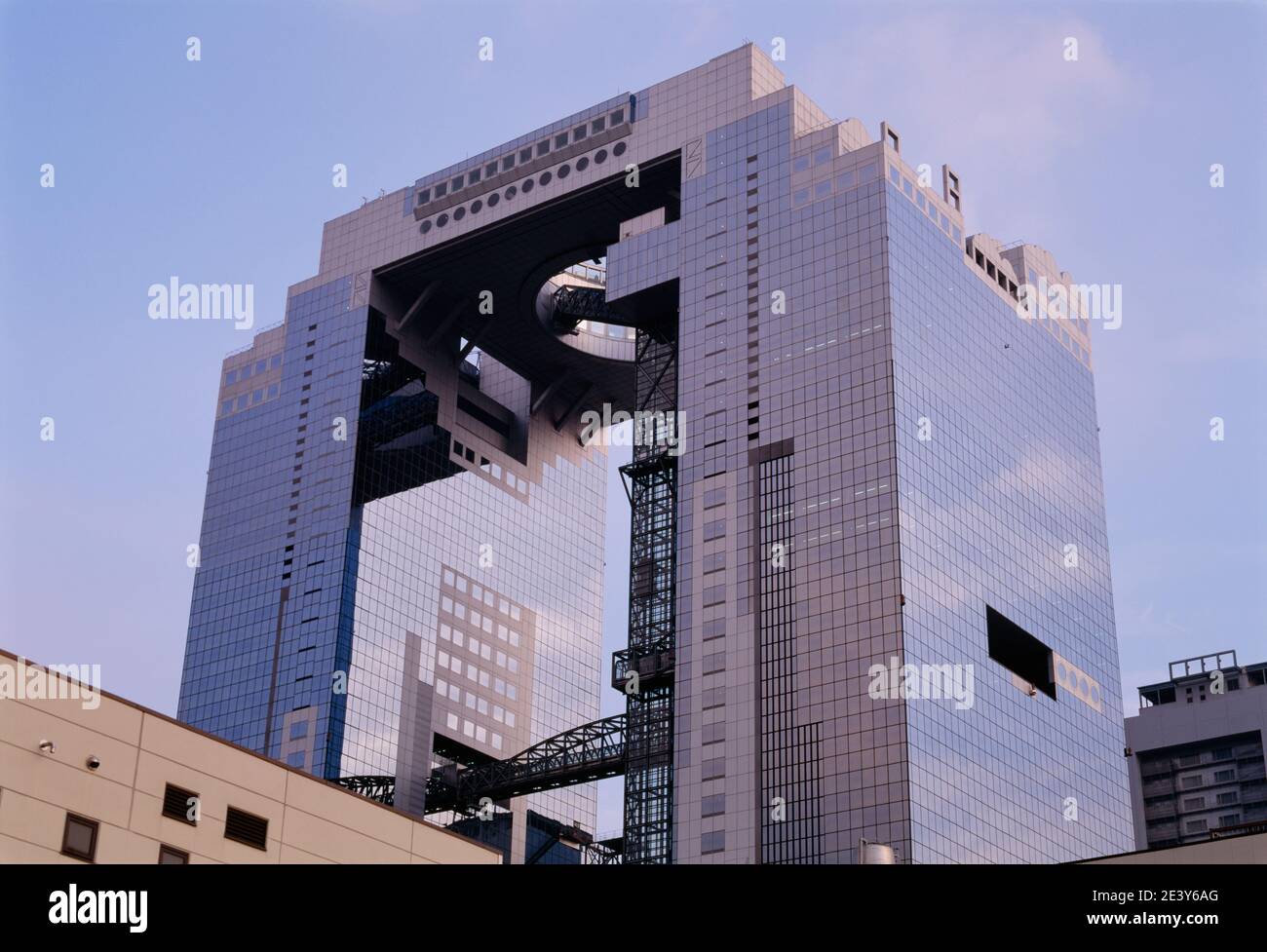 Sky building, Tokyo, Japan Architect: Hara Stock Photo - Alamy
