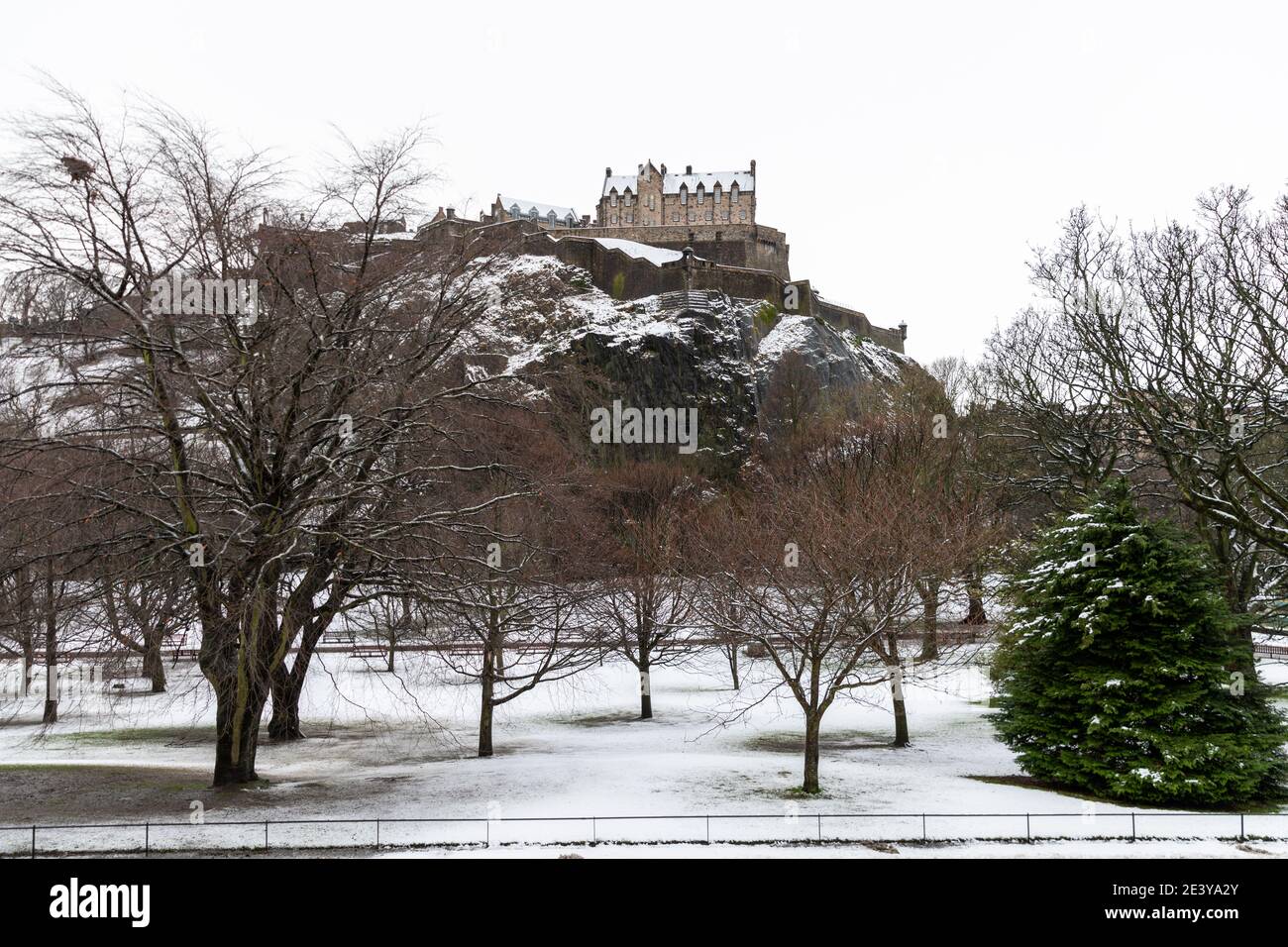 Edinburgh, UK. 21st Jan 2021. Snow fell overnight in Edinburgh leading ...
