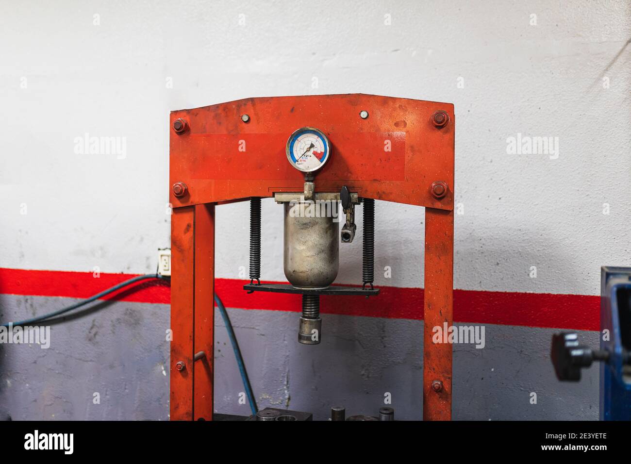 Pressing machine in car workshop Stock Photo - Alamy