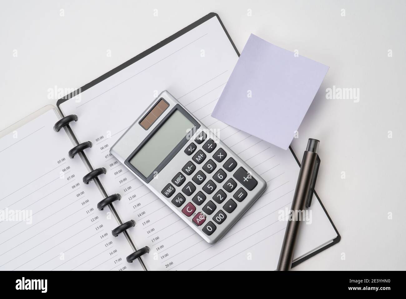 Pen sticky note hi-res stock photography and images - Alamy