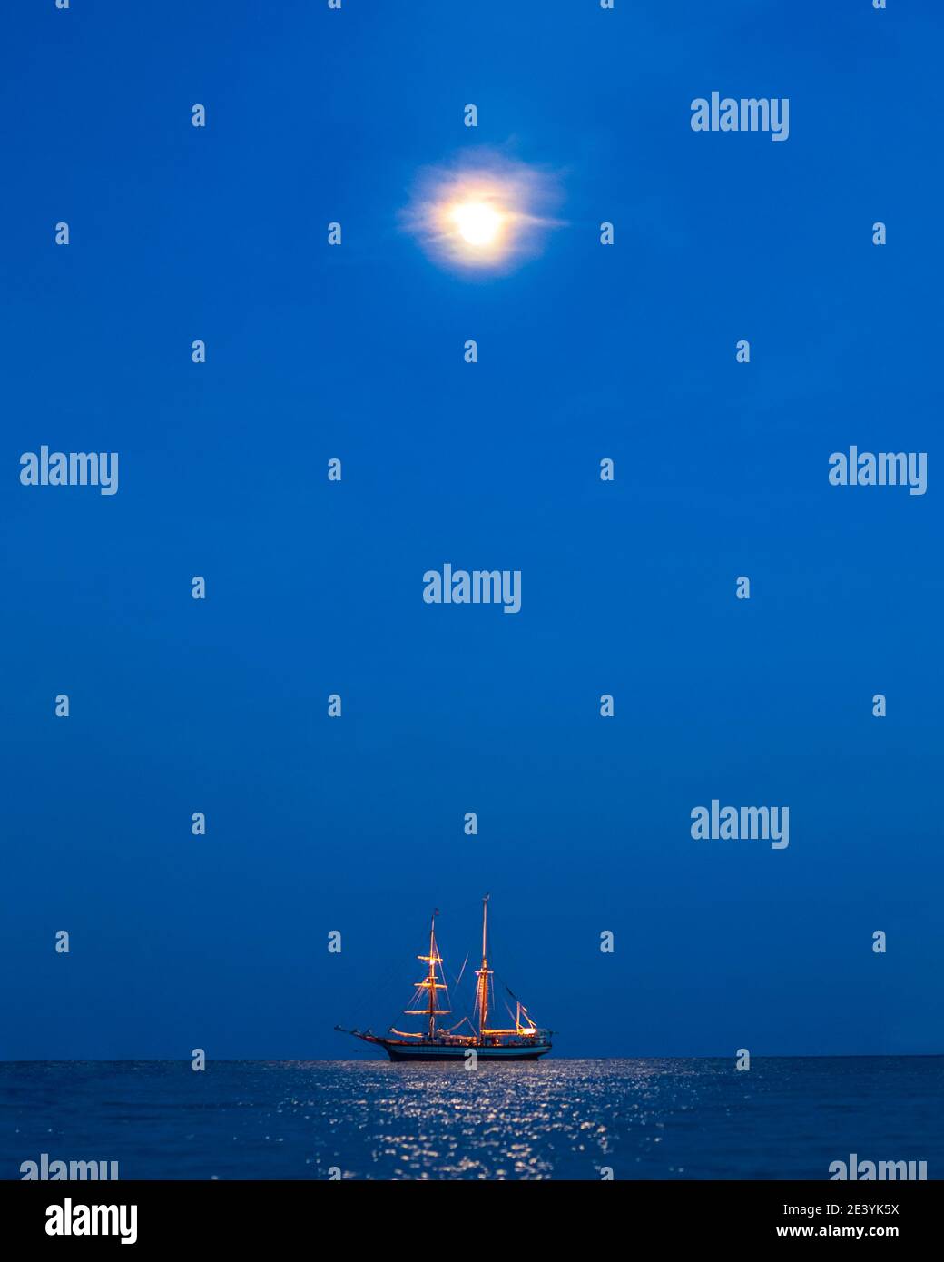 Moon and sailing ship hi-res stock photography and images - Alamy