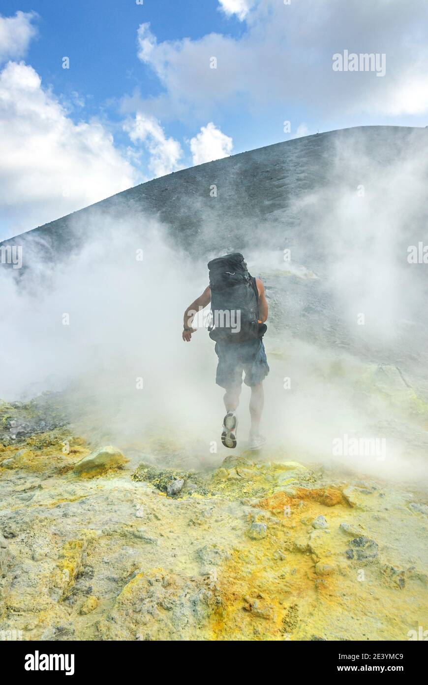 Hikers on the ridge of Volcano crater Stock Photo - Alamy