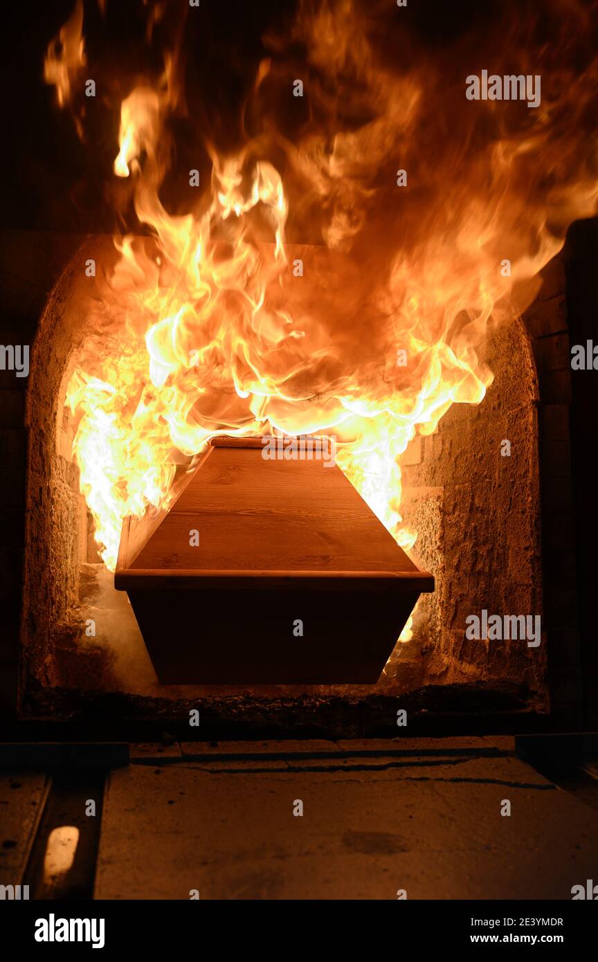 21 January 2021, Saxony, Görlitz: A coffin moves into the cremation ...