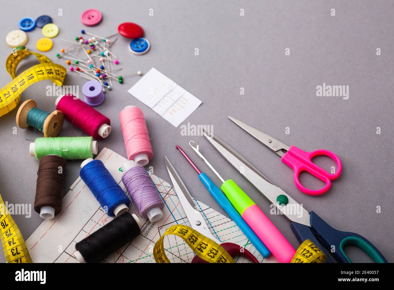 Sewing thread and needle hi-res stock photography and images - Alamy