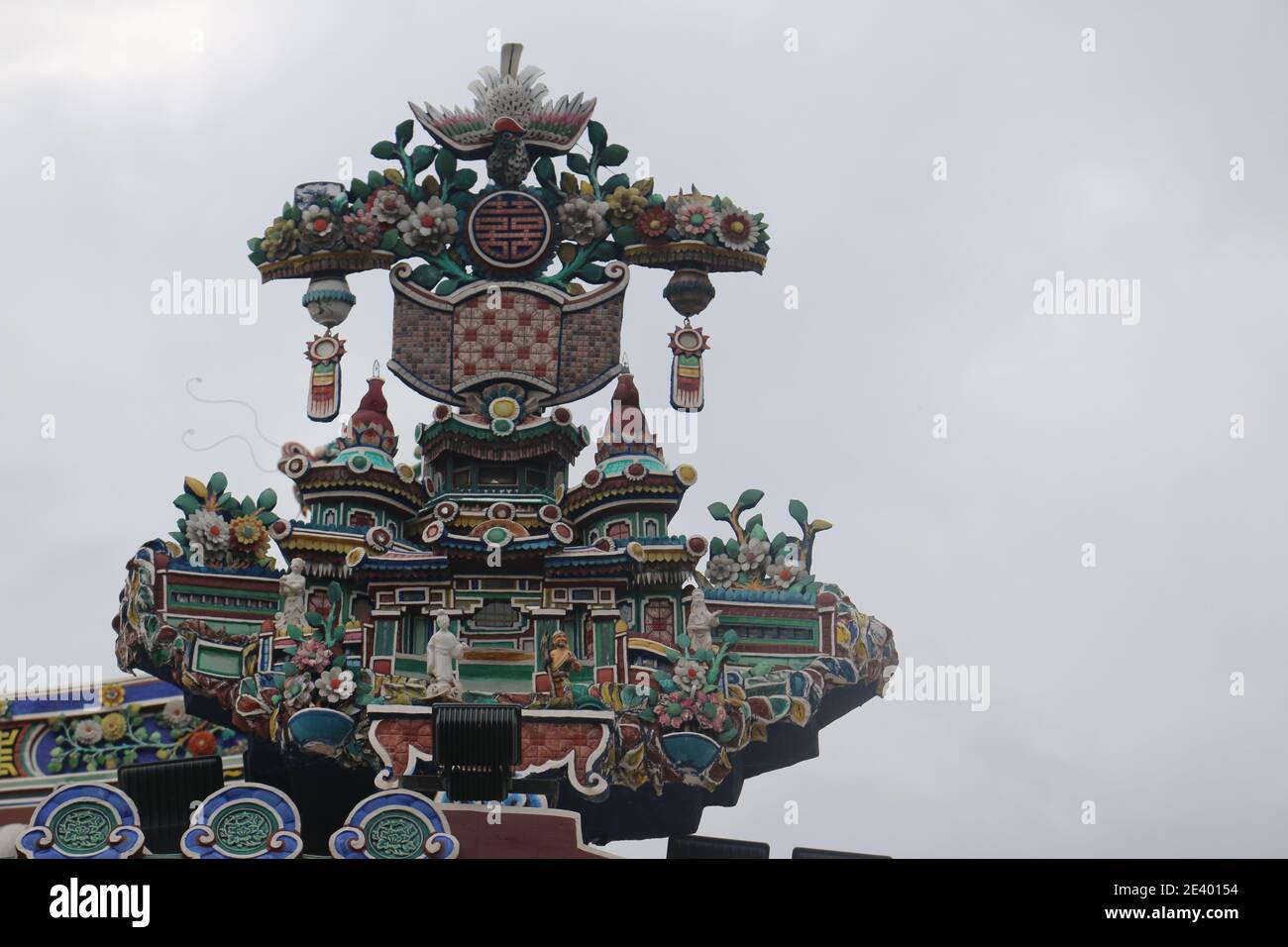 Chinese roof building ornate against white sky Stock Photo - Alamy