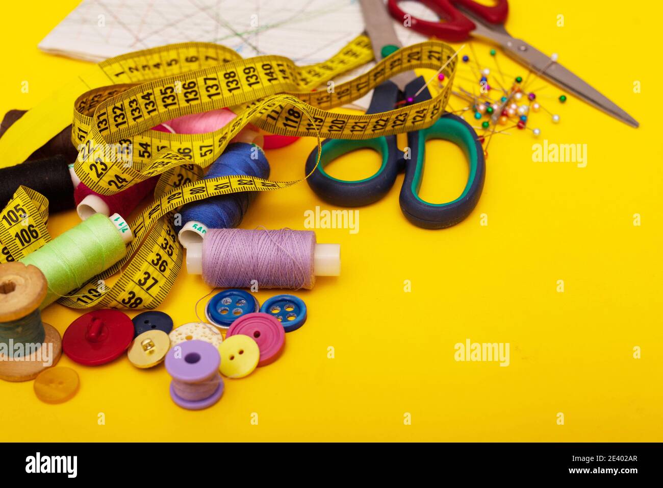 Copyspace frame with sewing tools Stock Photo - Alamy