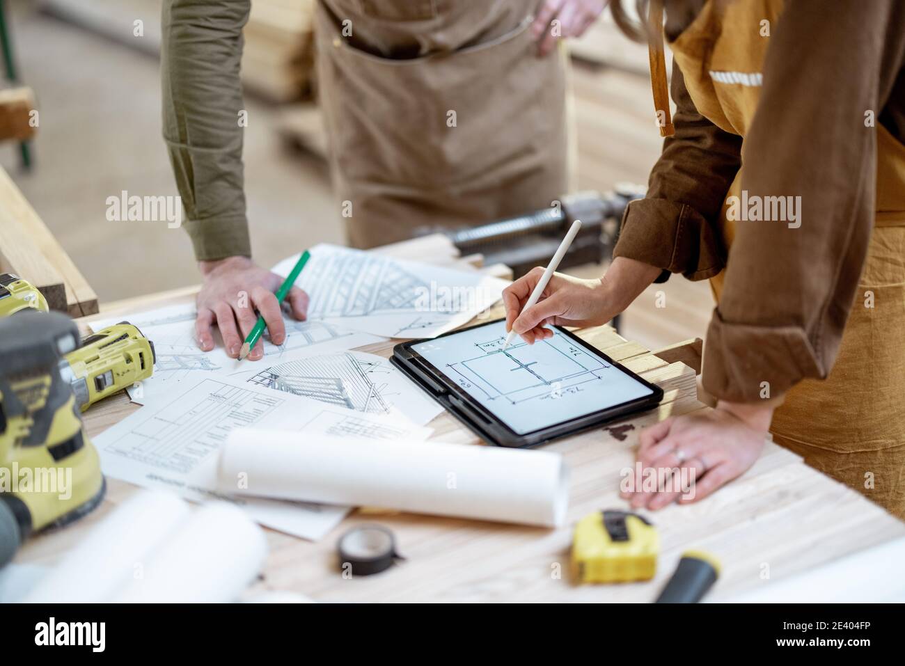 Carpentry team people plan hi-res stock photography and images - Alamy