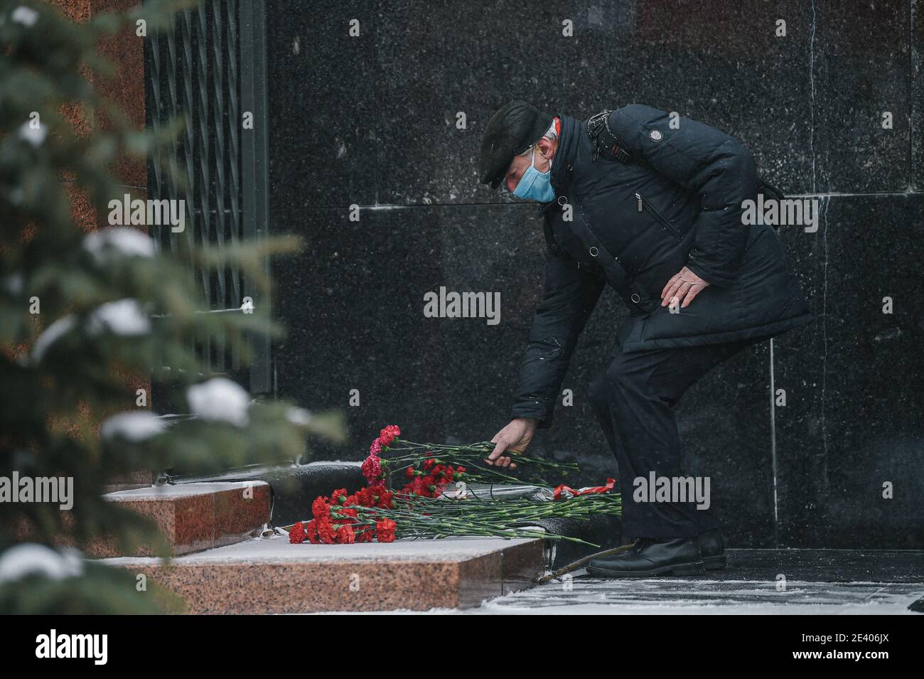 Moscow, Russia. 21st Jan, 2021. A man lays flowers at the mausoleum to ...