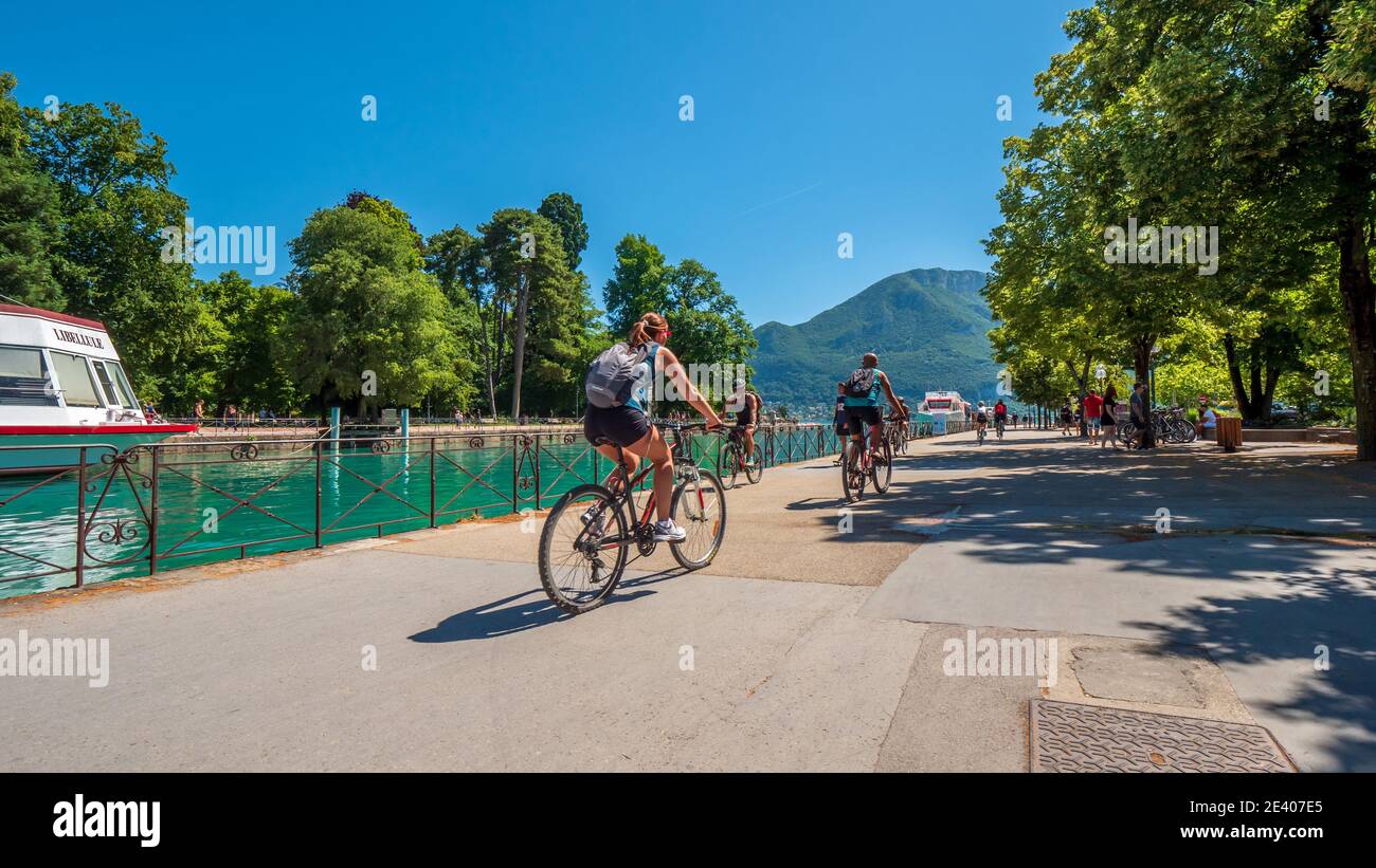 Annecy (south-eastern France): bike ride on cycle lanes along the lake ...