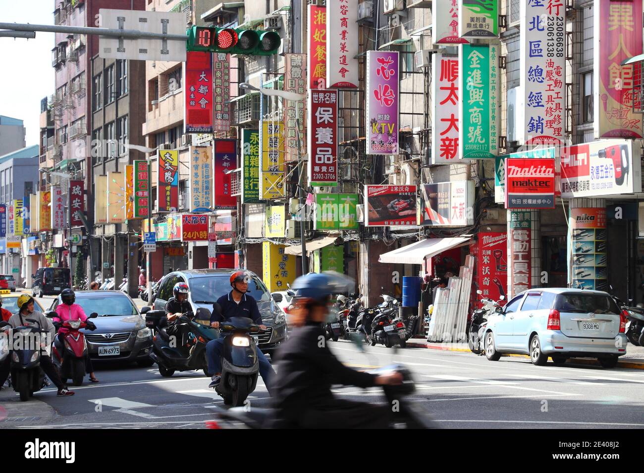 TAIPEI, TAIWAN - DECEMBER 4, 2018: Scooter riders in Taipei, Taiwan ...