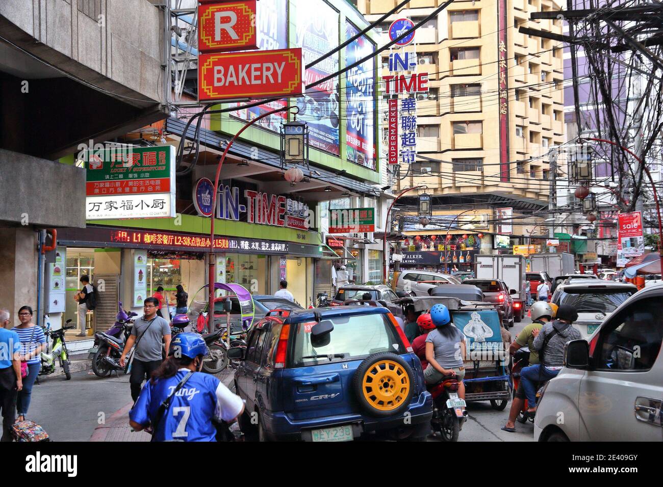 MANILA, PHILIPPINES - NOVEMBER 25, 2017: People visit Chinatown in ...