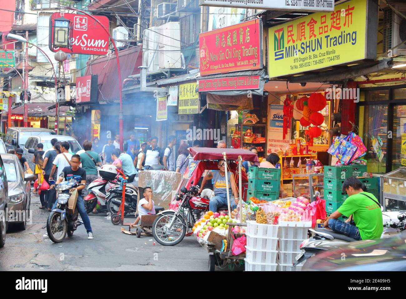 MANILA, PHILIPPINES - NOVEMBER 25, 2017: People visit Chinatown in ...