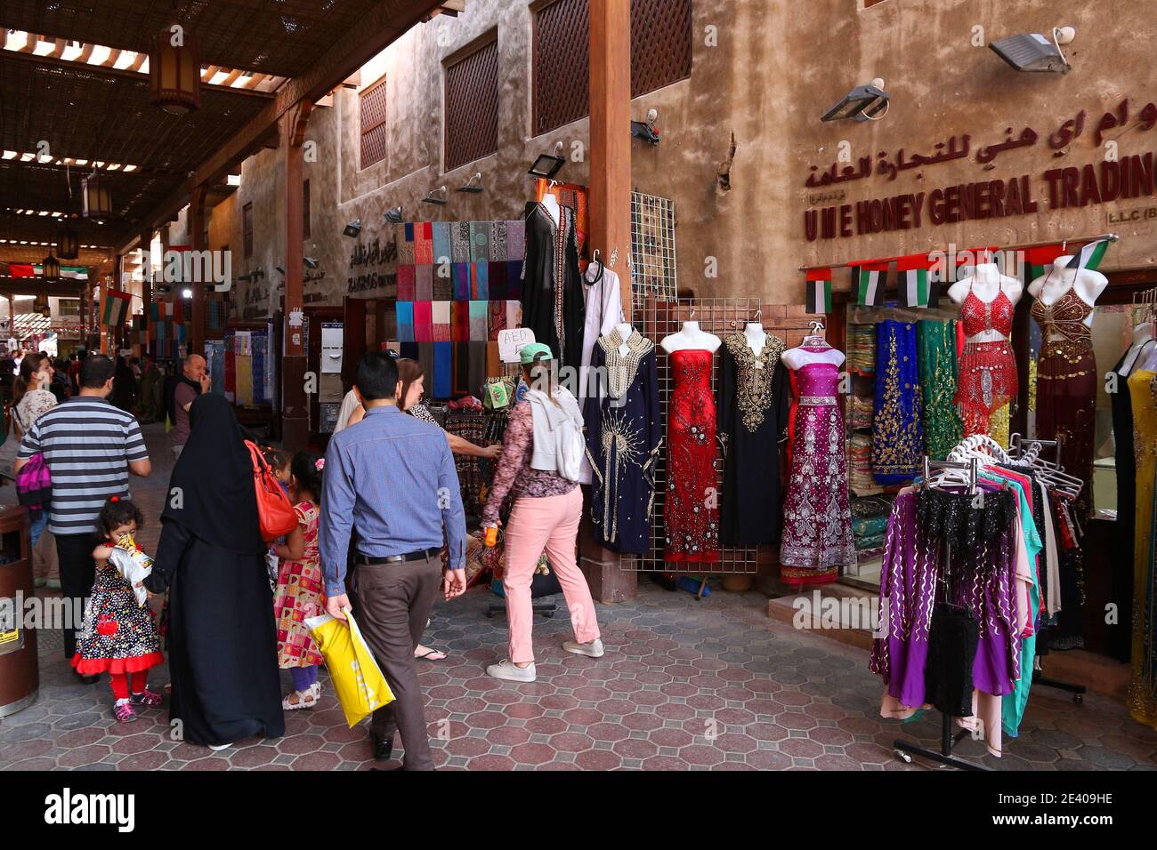 Textile market bur dubai hi-res stock photography and images - Alamy