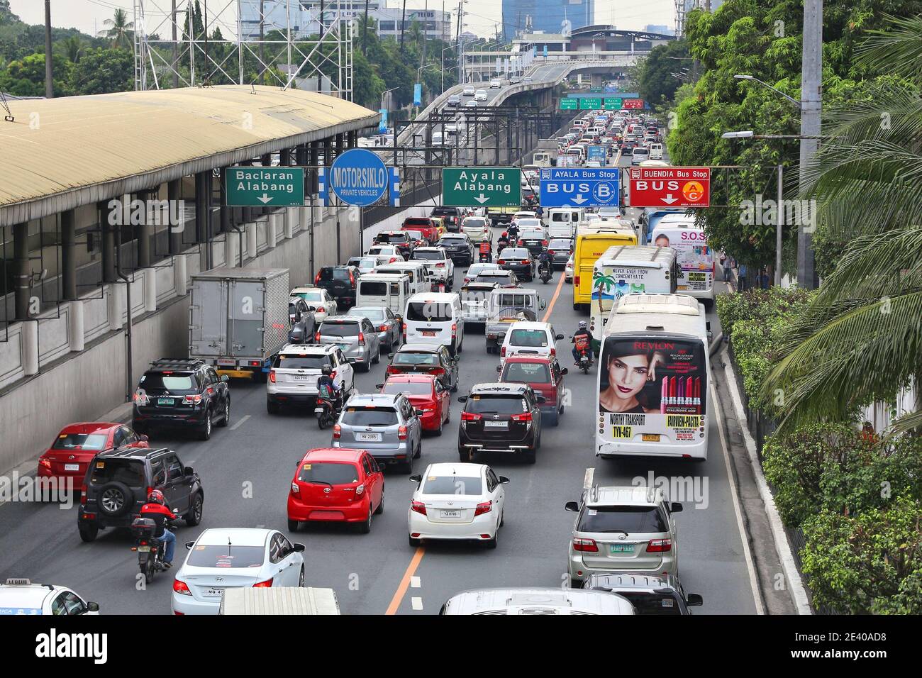 MANILA, PHILIPPINES - DECEMBER 8, 2017: Typical traffic jam in Metro ... MANILA, PHILIPPINES - DECEMBER 8, 2017: Typical traffic jam in Metro ...