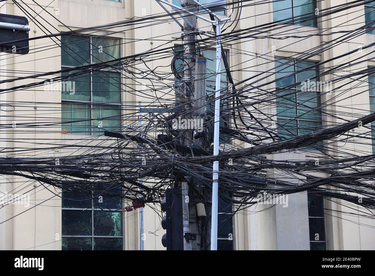 City cable chaos in Asia - tangled mess of cables in Manila ...