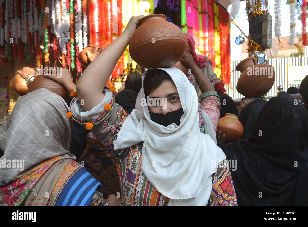 Mausoleum of ruqayyah bint ali hi-res stock photography and images - Alamy