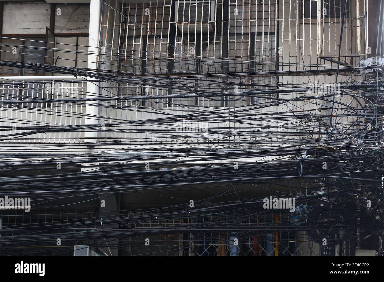 City cable chaos in Asia - tangled mess of cables in Manila ...