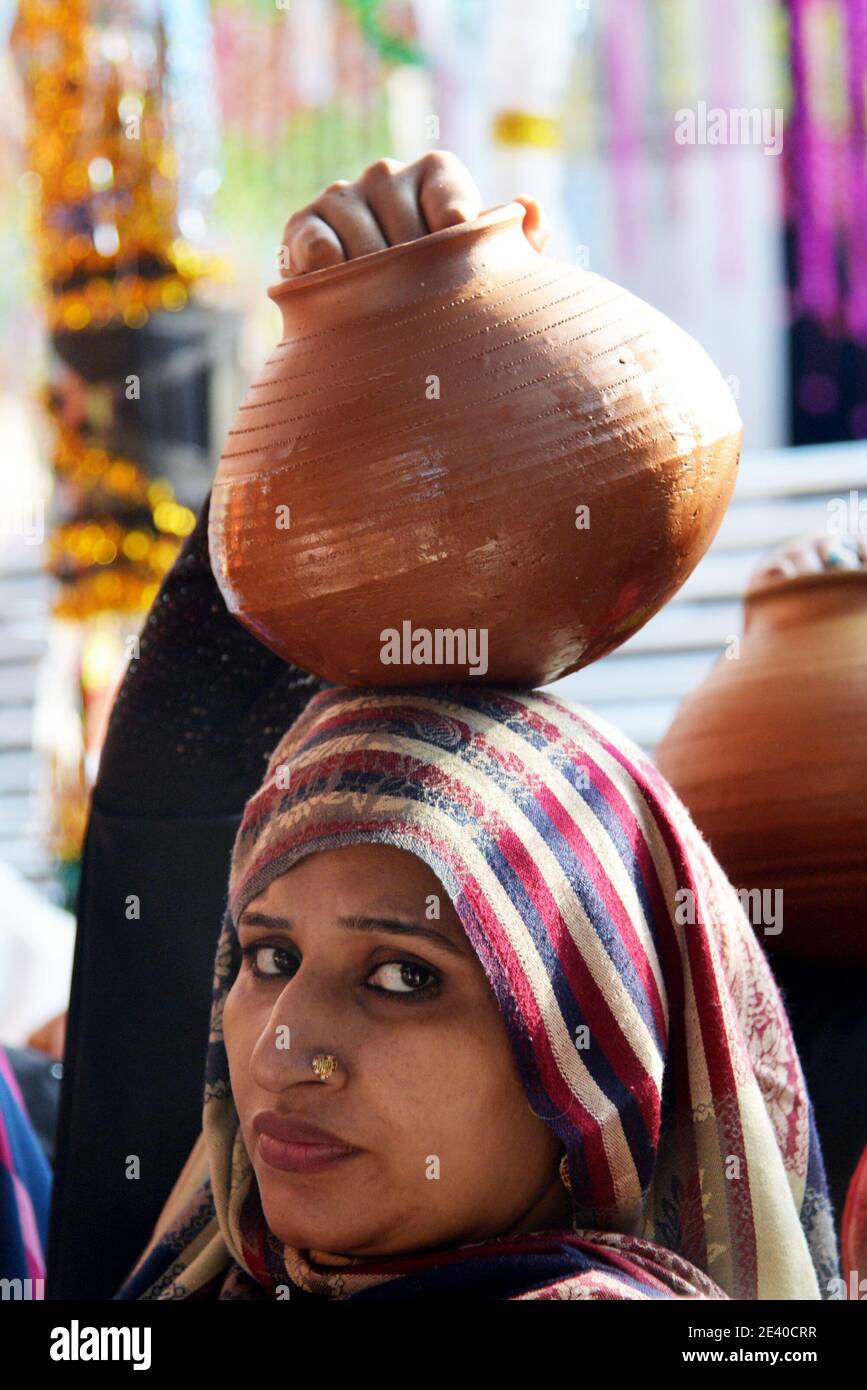Mausoleum of ruqayyah bint ali hi-res stock photography and images - Alamy