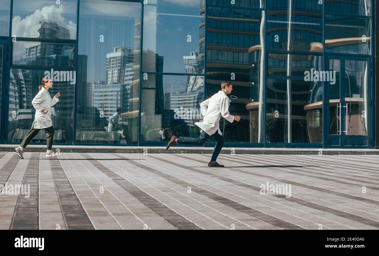 in full growth. running doctors on a city street Stock Photo - Alamy