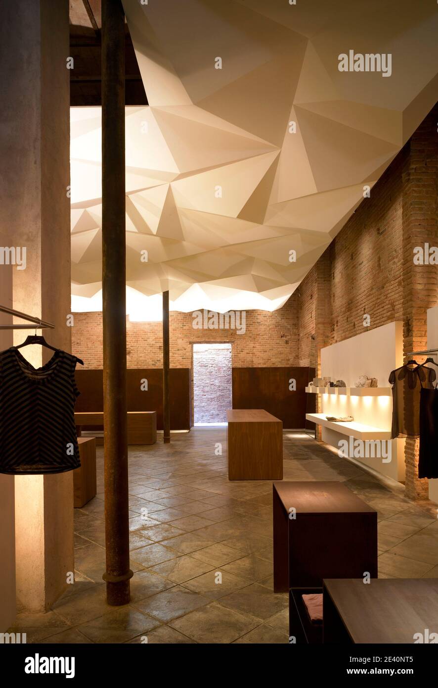 Tienda interna hi-res stock photography and images - Alamy