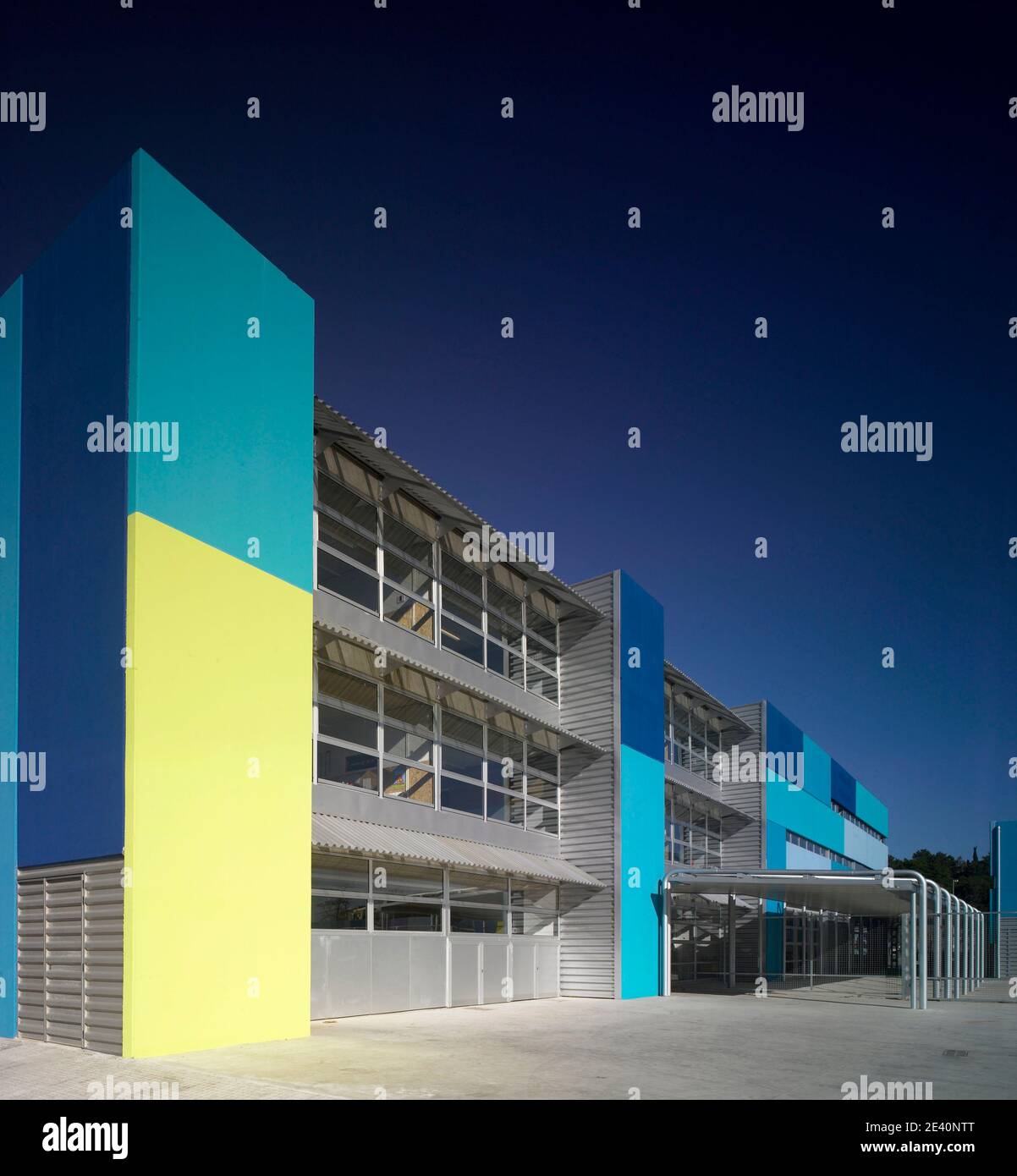La escuela azul hi-res stock photography and images - Alamy