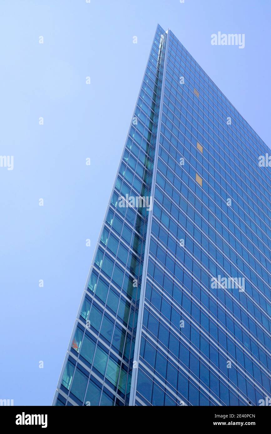 Facciata di edificio in vetro hi-res stock photography and images - Alamy