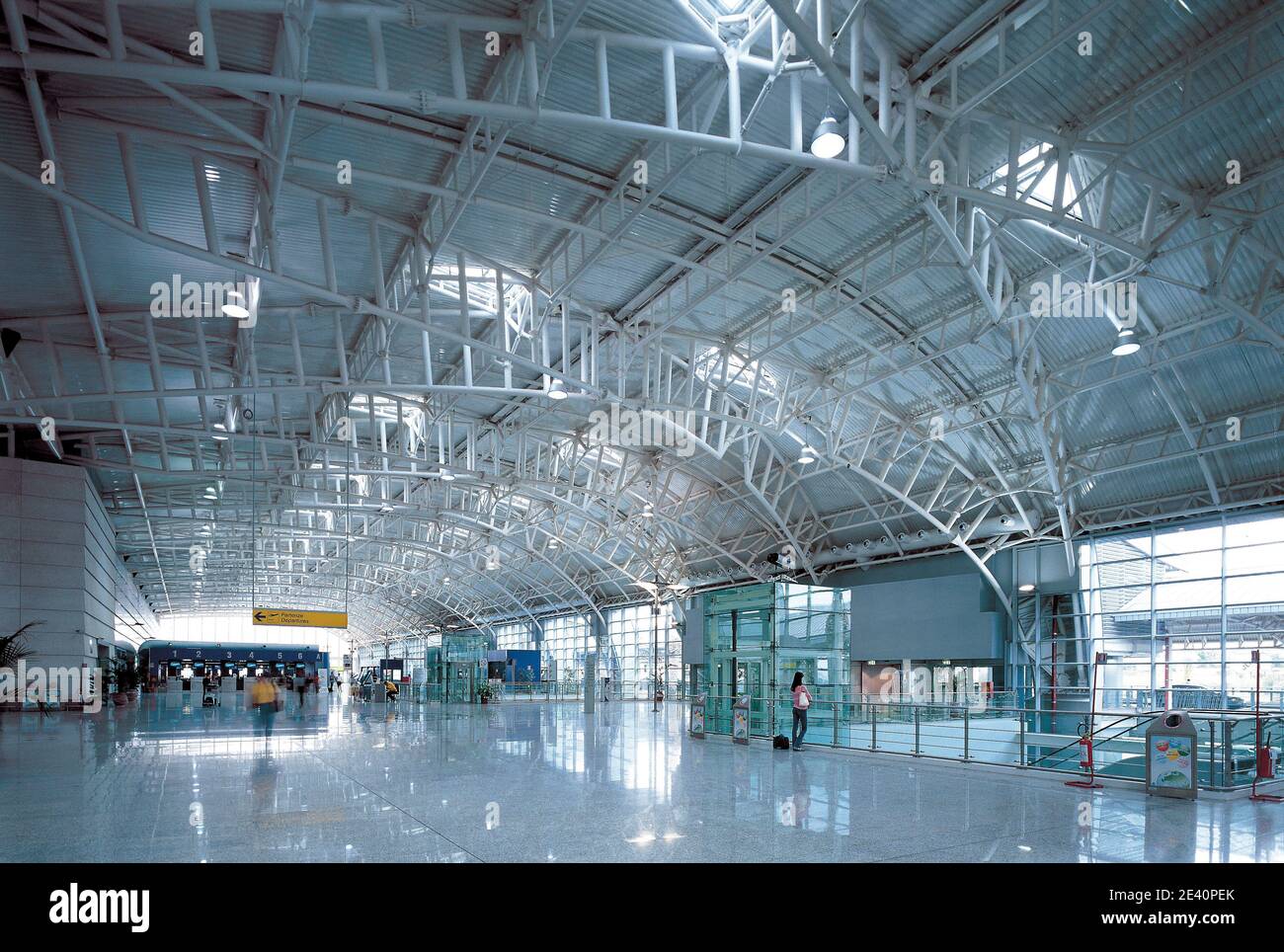 Arquitectura sala de embarque hi-res stock photography and images - Alamy