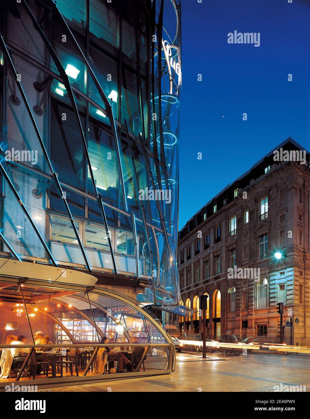 Publicis paris night hi-res stock photography and images - Alamy