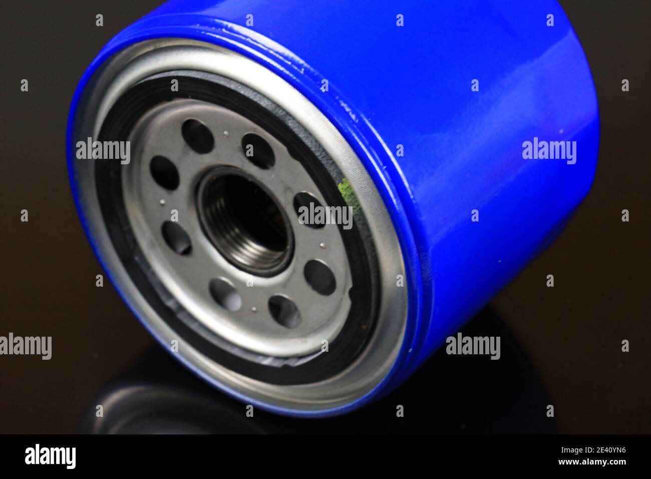 screw on motor oil filter Stock Photo - Alamy