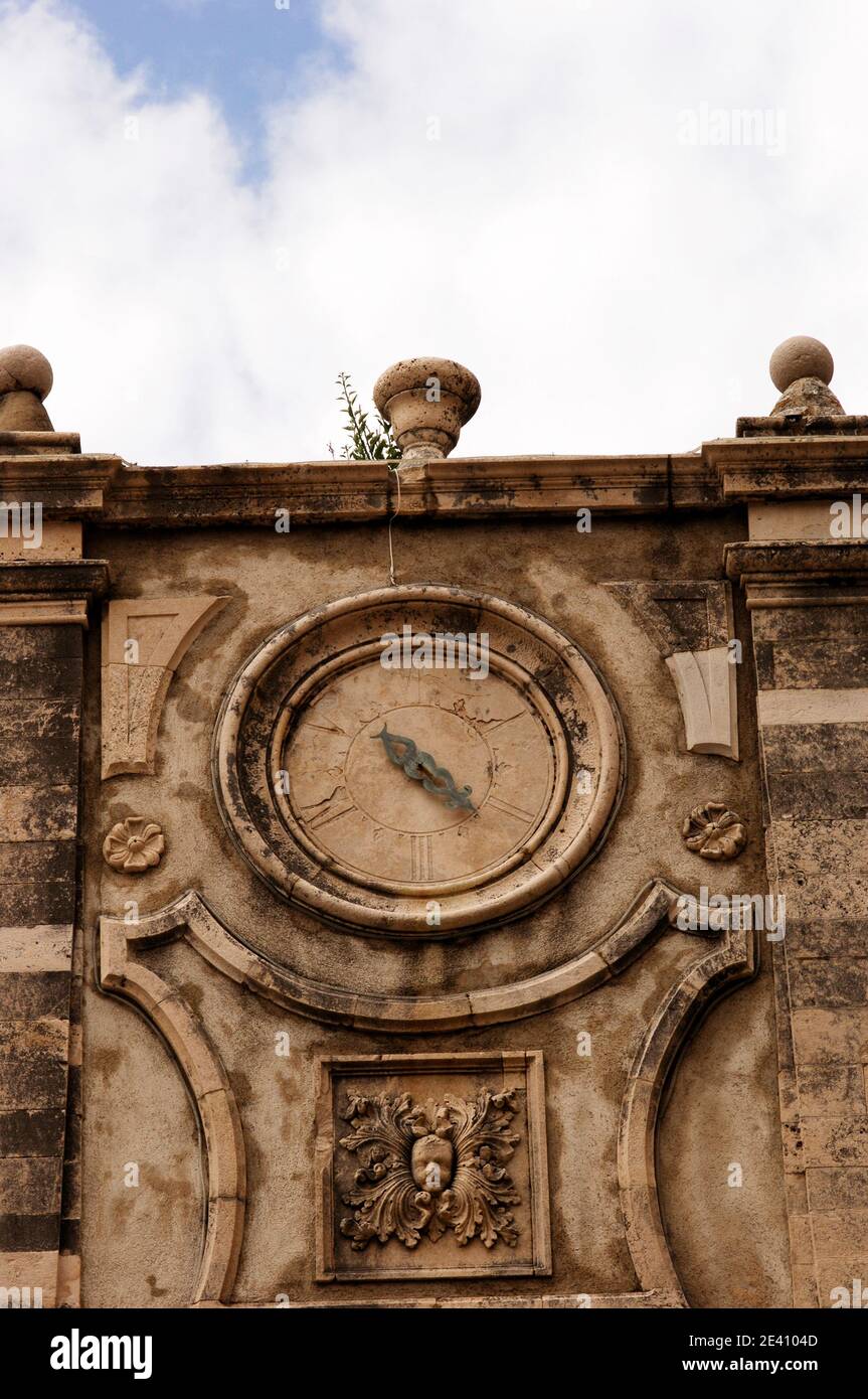 Old building facade with clock face, Dubrovnik Croatia Stock Photo - Alamy