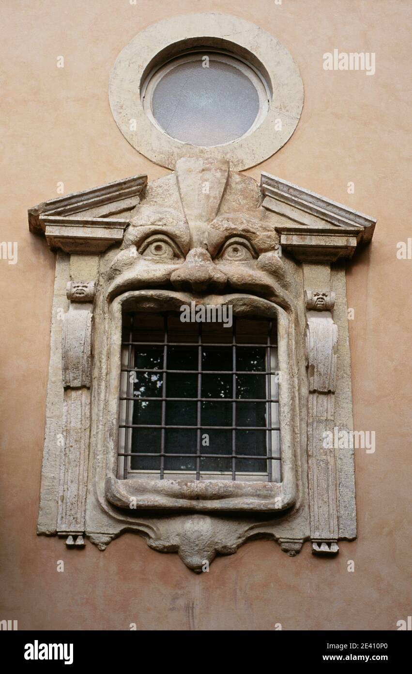 Windows - Baroque Palazzo, Rome Stock Photo - Alamy