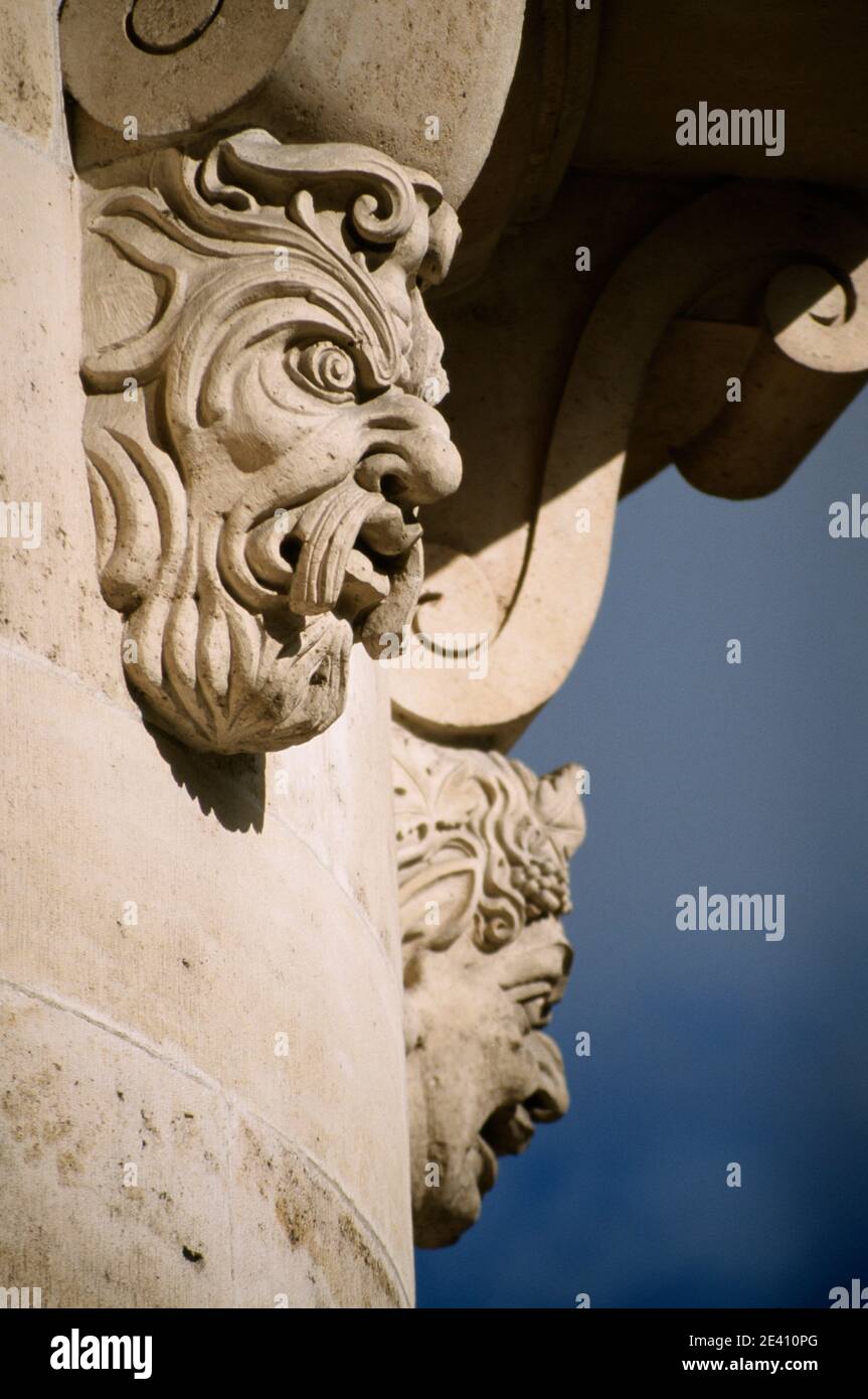 Faces in architecture - Pont Neuf, Paris - detail Stock Photo - Alamy