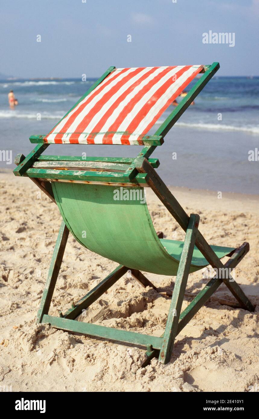 Deck chair on the beach Stock Photo - Alamy