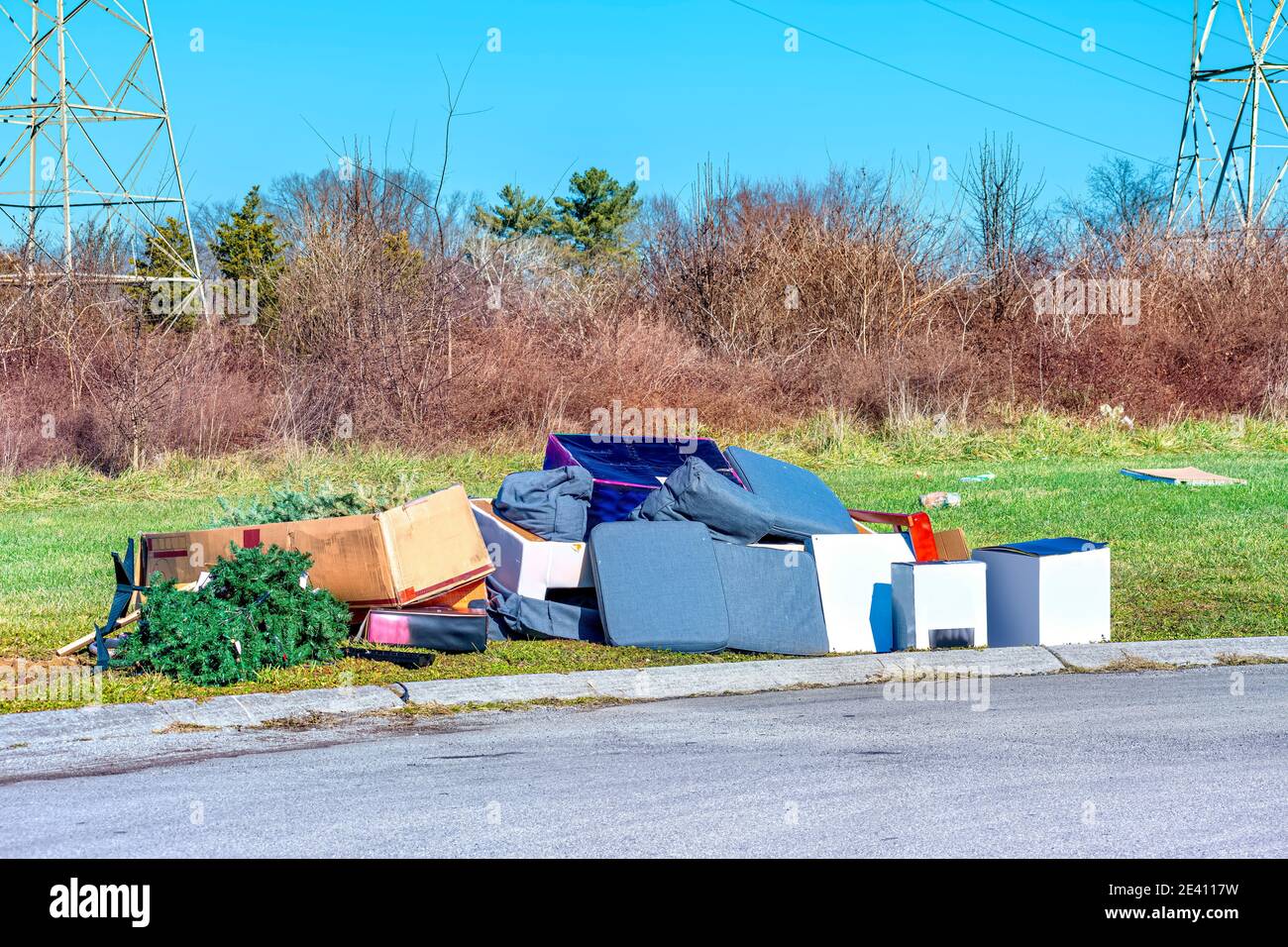 Roadside trash hi-res stock photography and images - Alamy