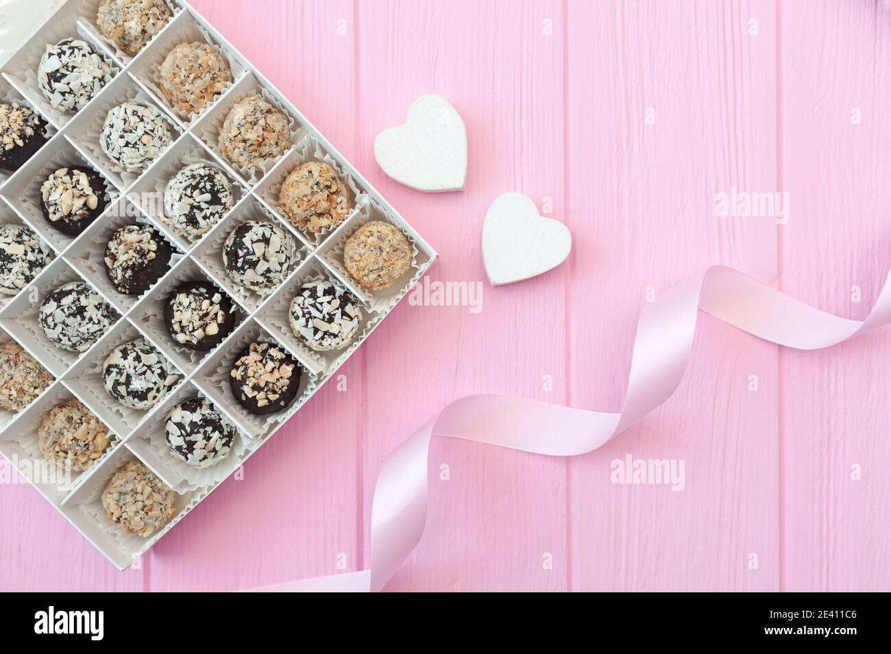 Open box of chocolates hi-res stock photography and images - Alamy