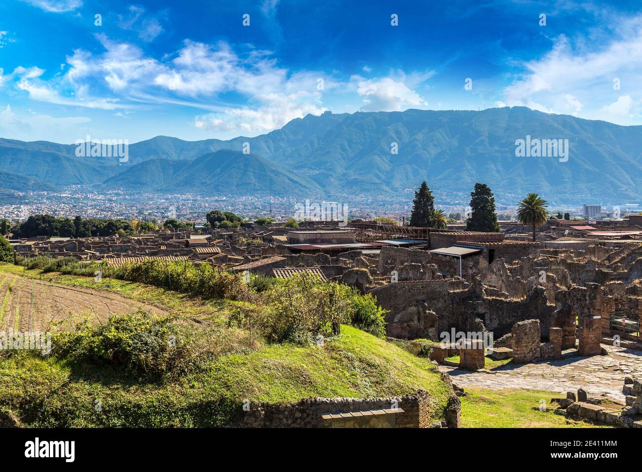 Pompeii city destroyed in 79BC by the eruption of Mount Vesuvius Stock ...