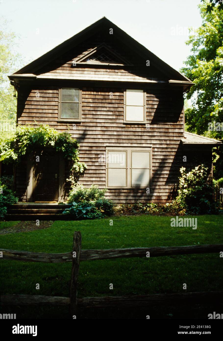 Triangular attic window hi-res stock photography and images - Alamy
