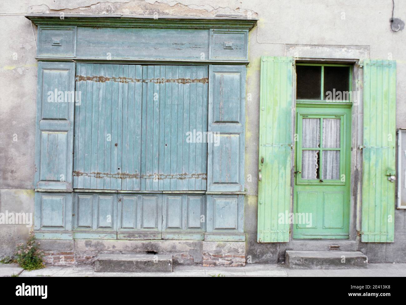 Green shuttered doors hi-res stock photography and images - Alamy