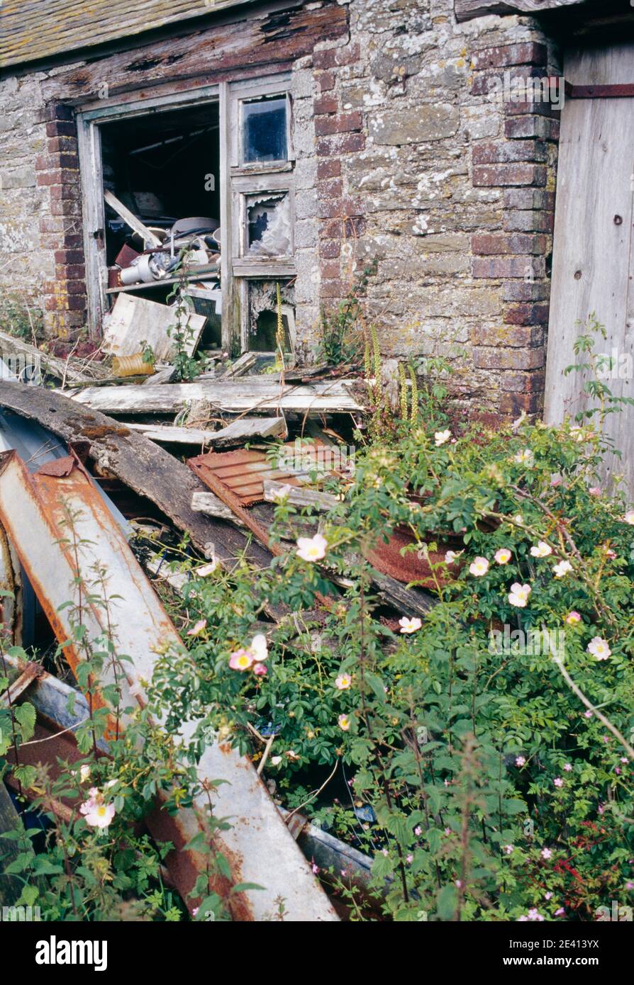 Abandoned deserted derelict farm houses hi-res stock photography and ...