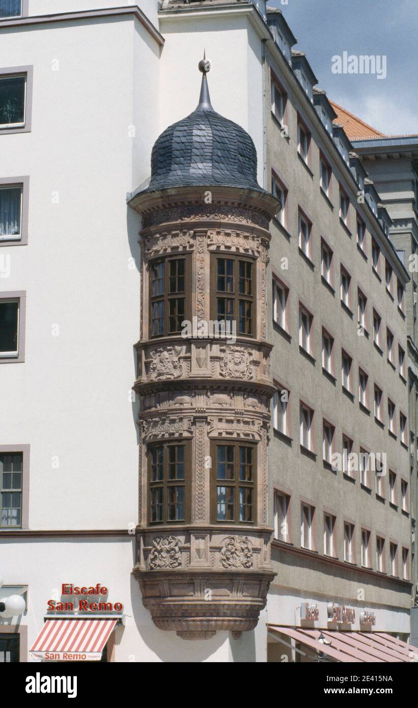 Renaissance era walls hi-res stock photography and images - Alamy
